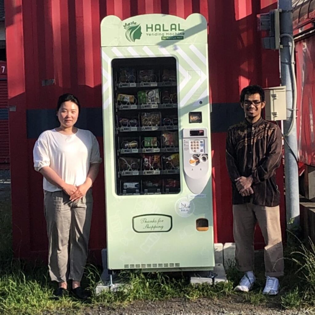 Halal vending machine Nyonya Mart, Safer food to Muslims | | Muslim ...