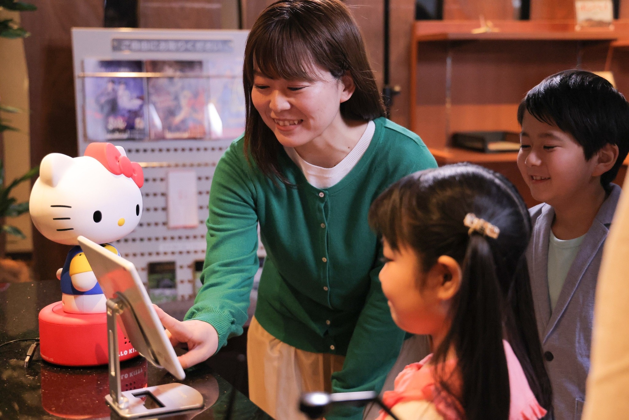 Talking Hello Kitty Robot even guides people at tourist facility ...