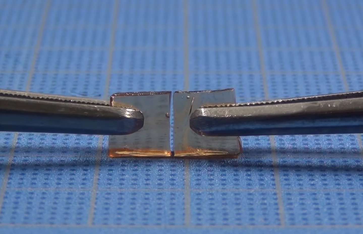 Japan research team creates self-healing magic glass when it breaks ...